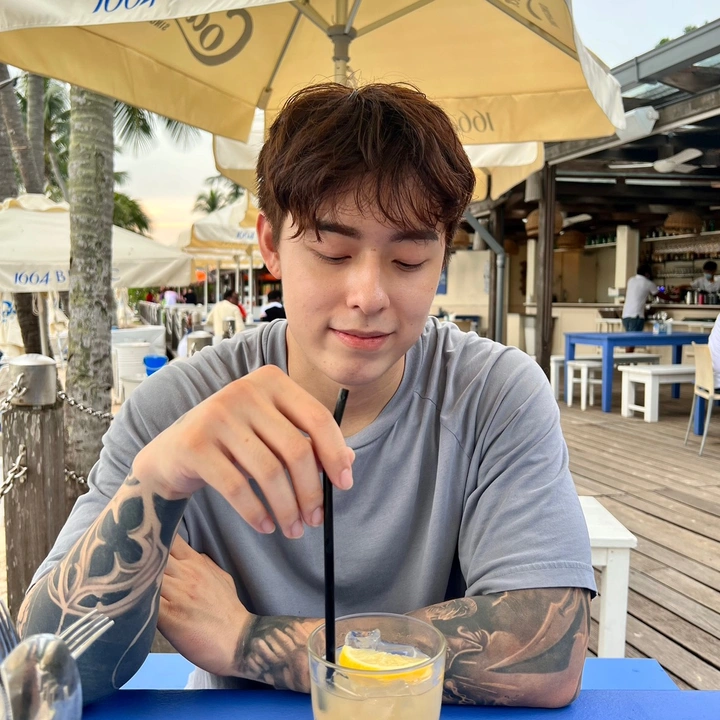 Titus Low Tituslow Tiktok Analytics Profile Videos And Hashtags Exolyt